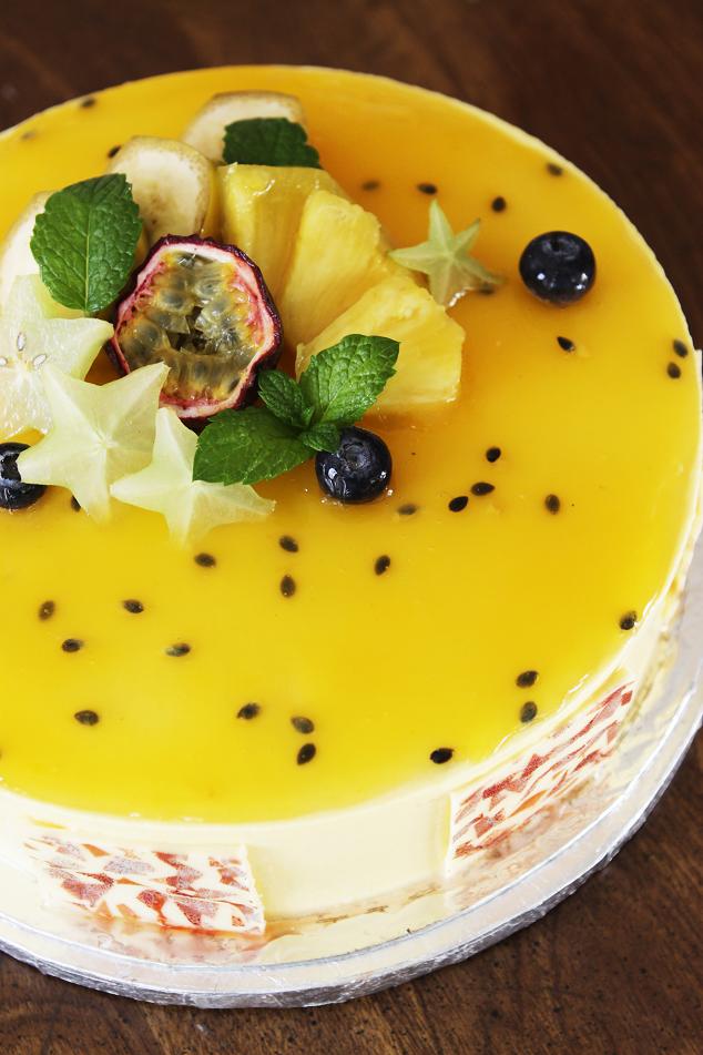 Gourmet Baking: Tropical Cake with Exotic Fruits and A Giveaway!