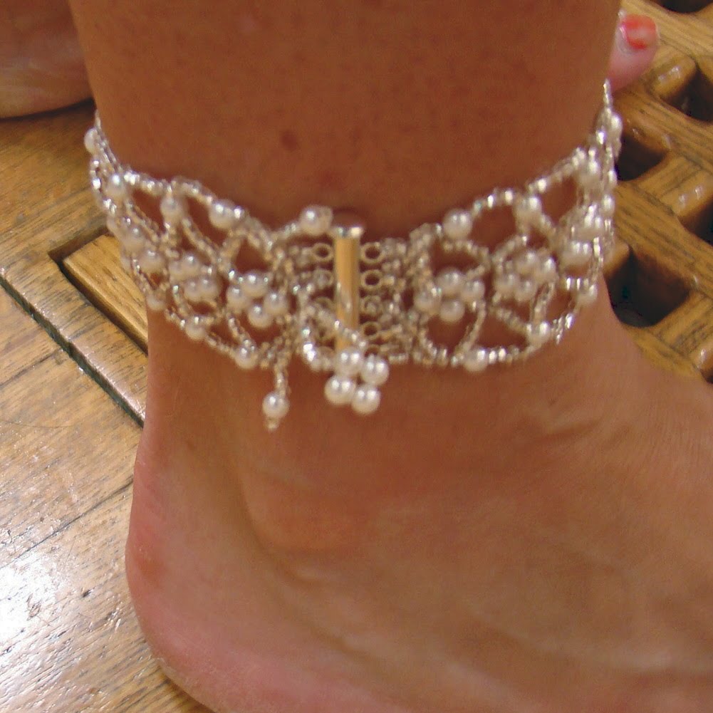 Gothic Chevron Faux Pearl Anklet