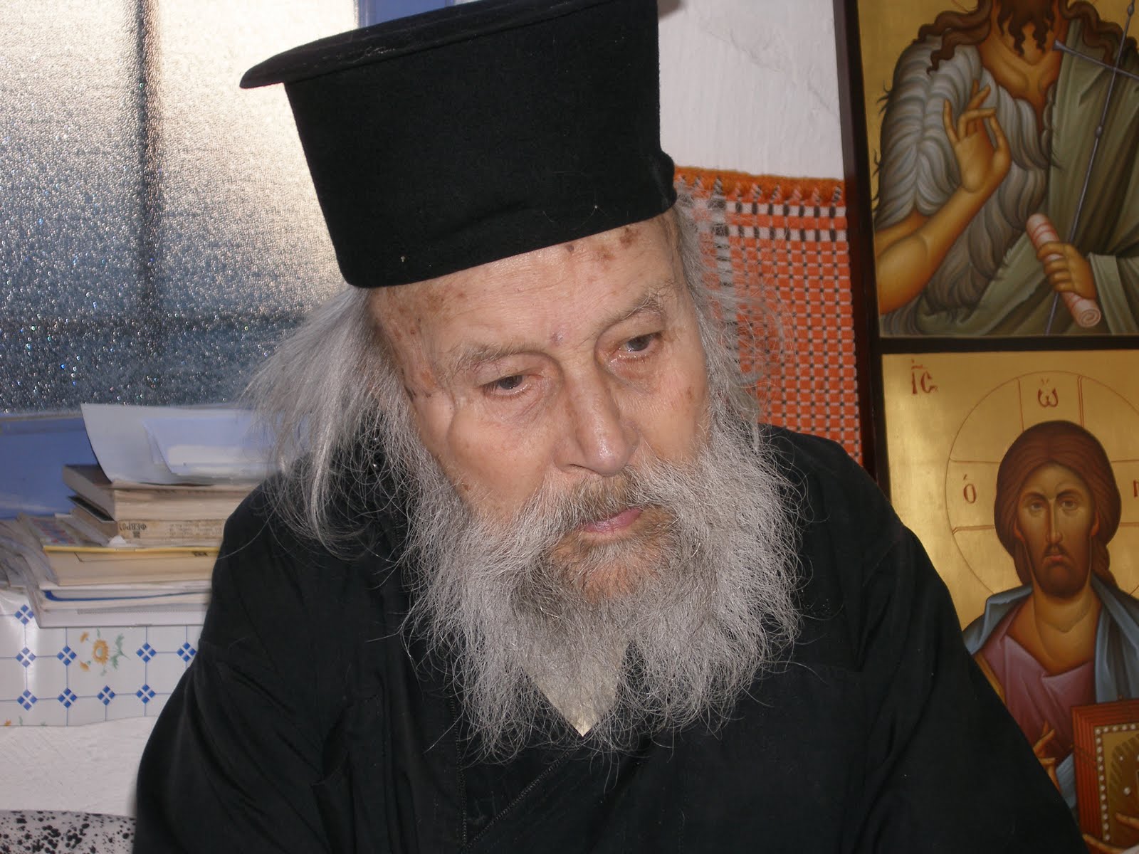 AHDONI: ο παπα Φωτης....