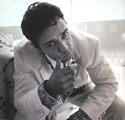 a puertas cerradas: La soledad es estar rodeado de gente