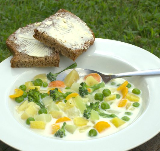 Köögitoimkond: Südasuvine aedvilja-piimasupp