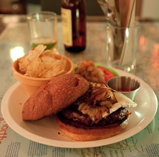 Hoosier Burger Boy: Snackbar - Austin, TX