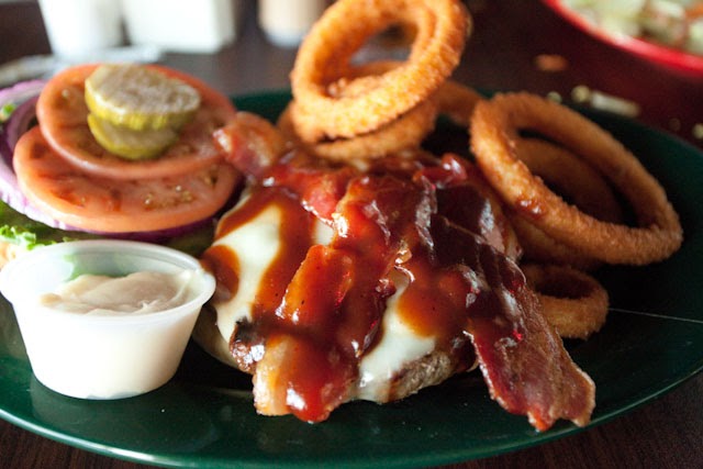 Hoosier Burger Boy: The Garage Pub and Grill - Columbus, IN