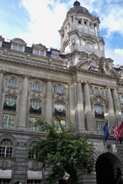 The Hopeful Traveler: Renaissance Chancery Court Hotel: The Facade
