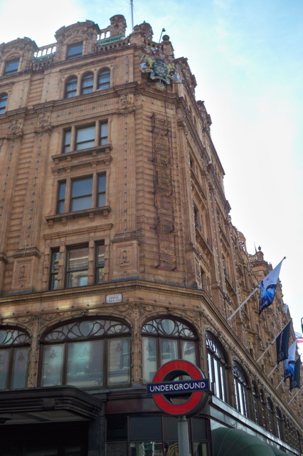 The Hopeful Traveler: A Quick Visit to Harrods