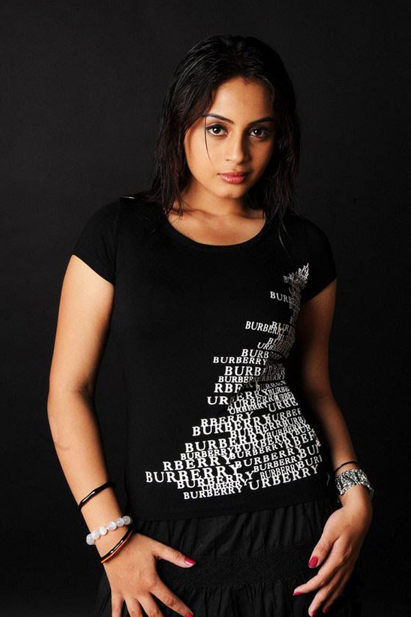 Suhani Cute Photo Gallery ~ World Cinema News