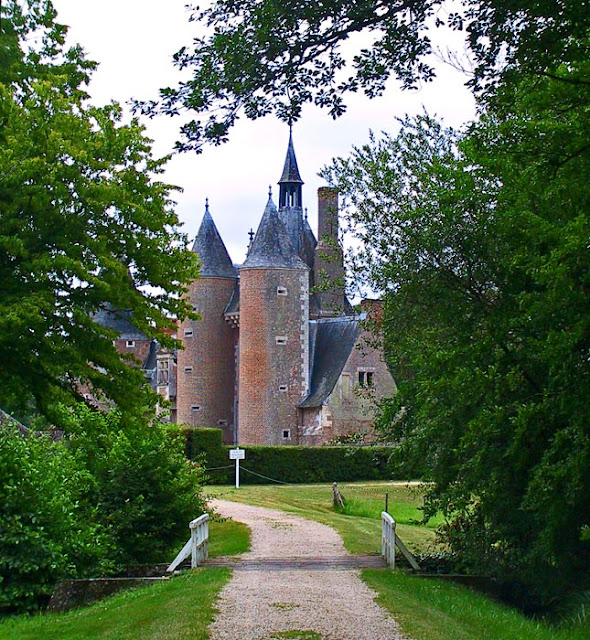 Living the life in Saint-Aignan: Le château du Moulin