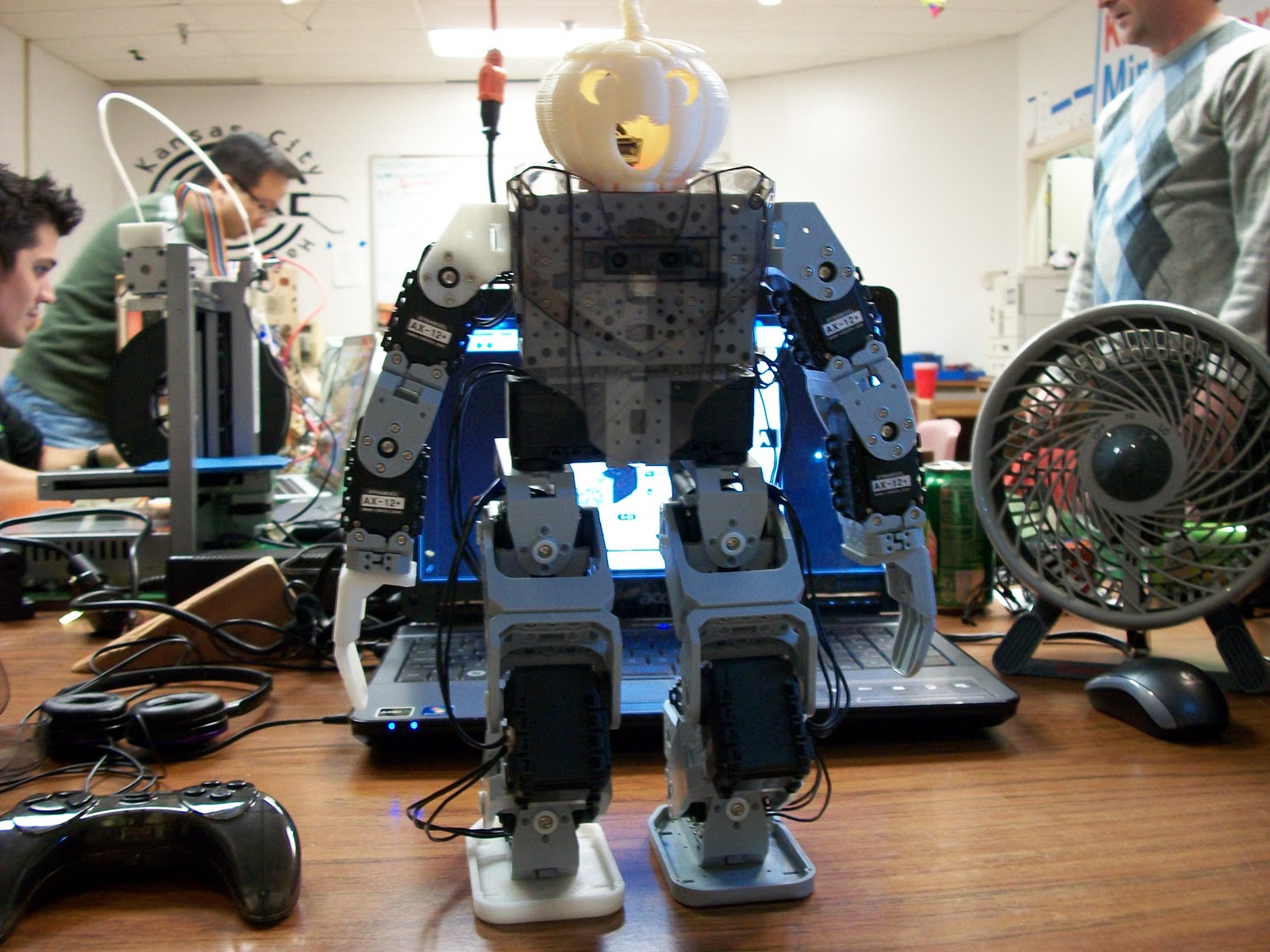 I, Bioloid: Bioloid Robot with 3-D printed parts