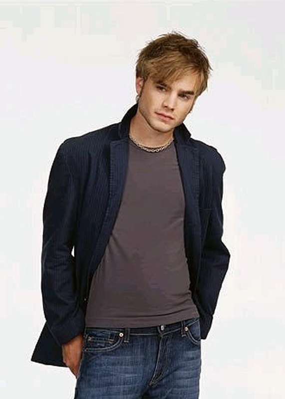 Man Central: David Gallagher: The Cute Boy Has Grown Up!