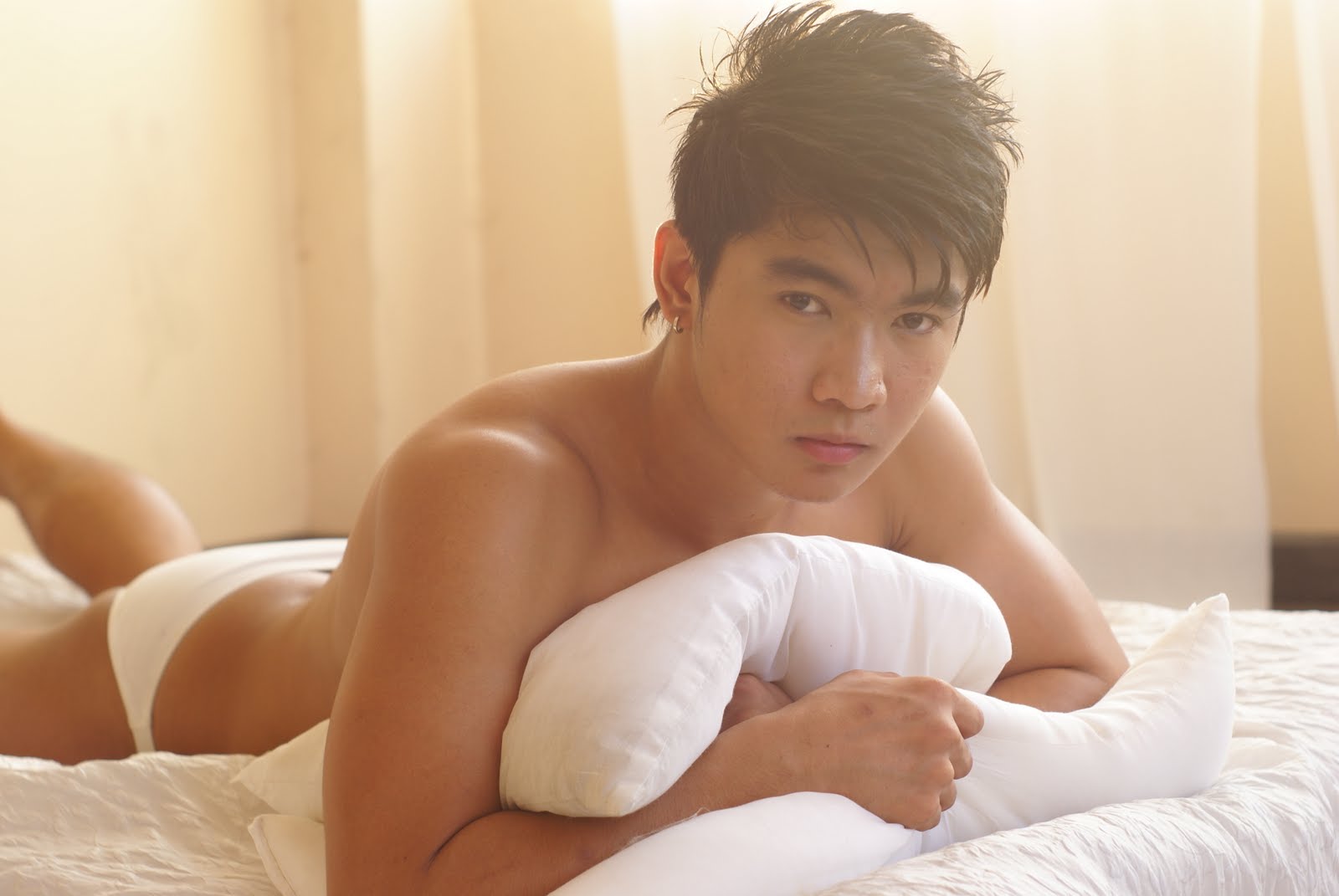 Man Central: Mark Revilla: Ginoong Filipinas 2010 Front Runner!