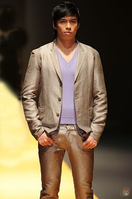 Man Central: Robbie Mananquil: Philippine Fashion Week Fixture!