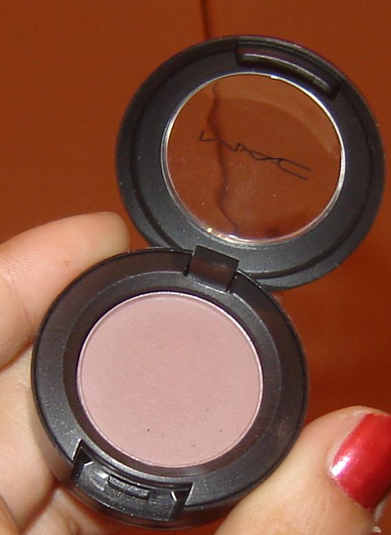 Make Up Pictures And Reviews: MAc Eyeshadow - Haux