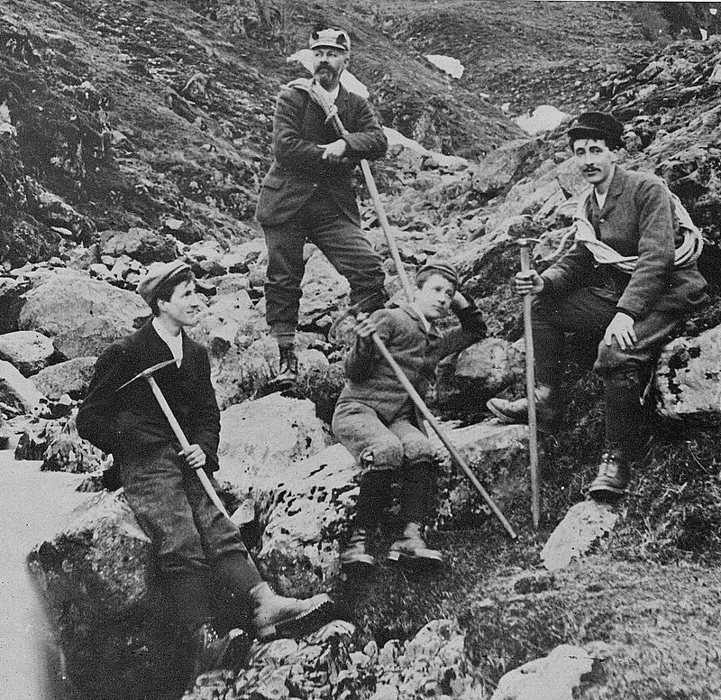 Footless Crow: June 2010