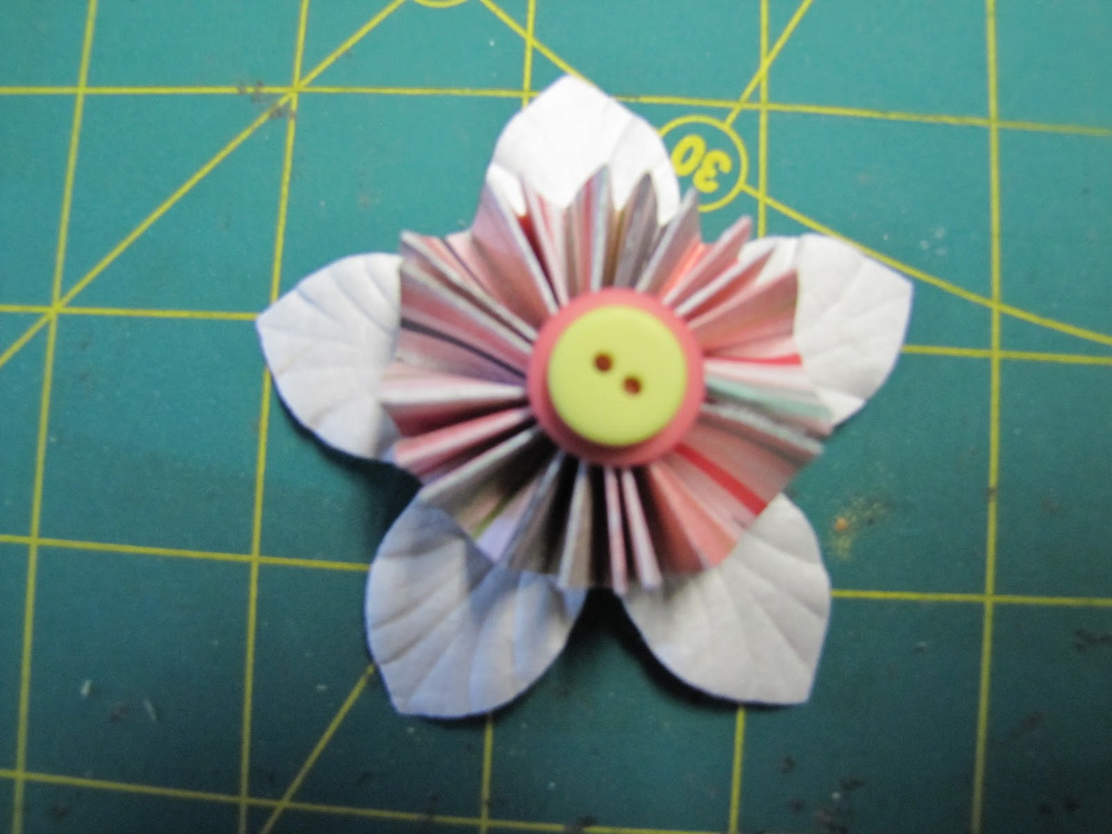 my new little spot to be: Super easy Pleated Flowers!