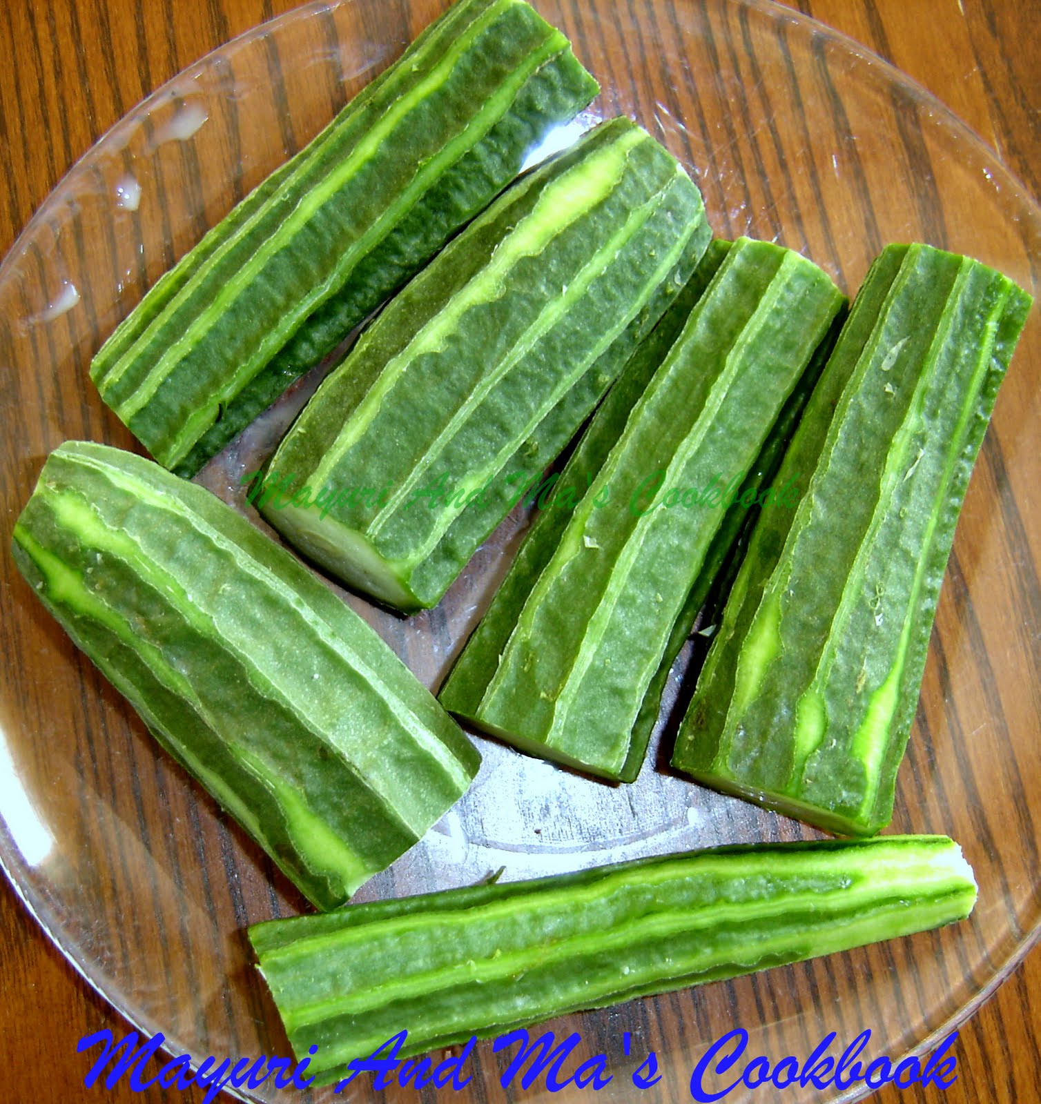 Mayuri And Ma's Cookbook: Ghosali Bhaaji / Ridgegourd Stir fry.