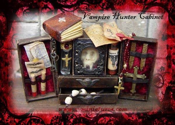 EV Miniatures: Miniature Vampire Hunter Cabinet