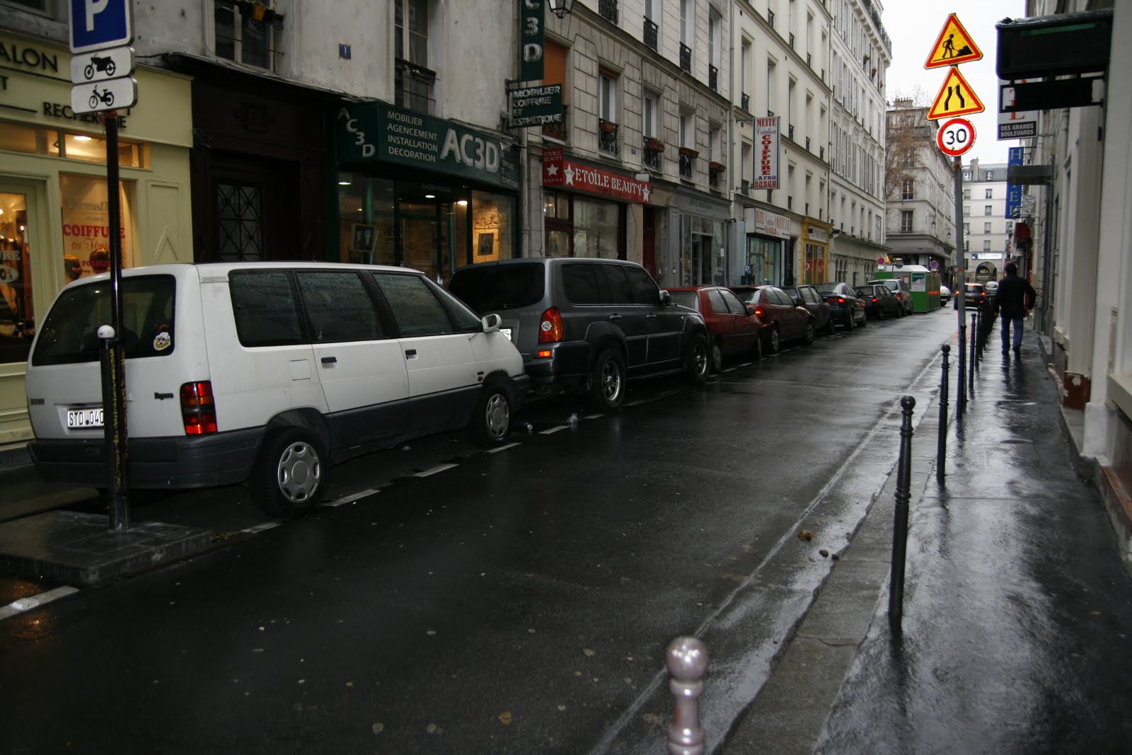 ARRGG !: PARKING 2 ROUES : 1 an de trop