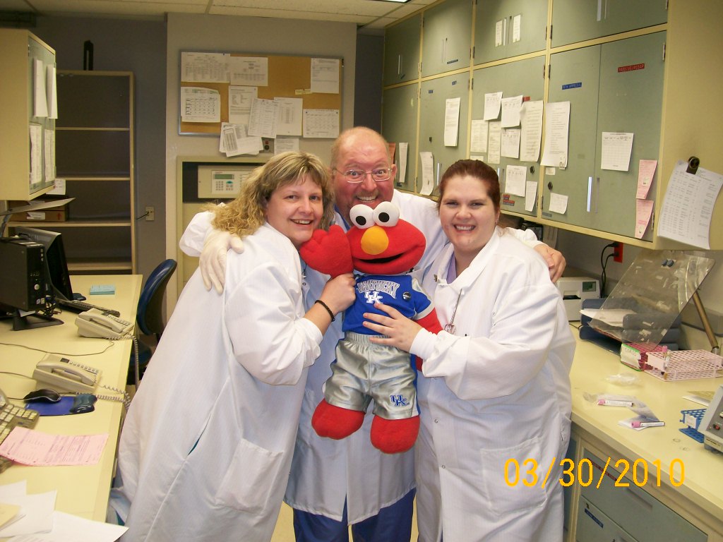 Elmo's World Trip!: Elmo volunteers and donates at the Kentucky Blood ...