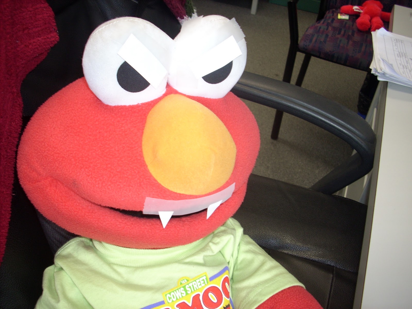 Elmo's World Trip!: Elmo goes to work with Delece