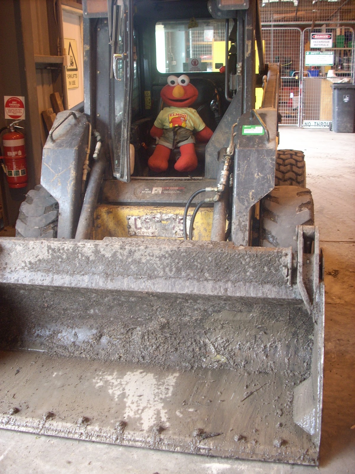 Elmo's World Trip!: Elmo goes to work with Delece