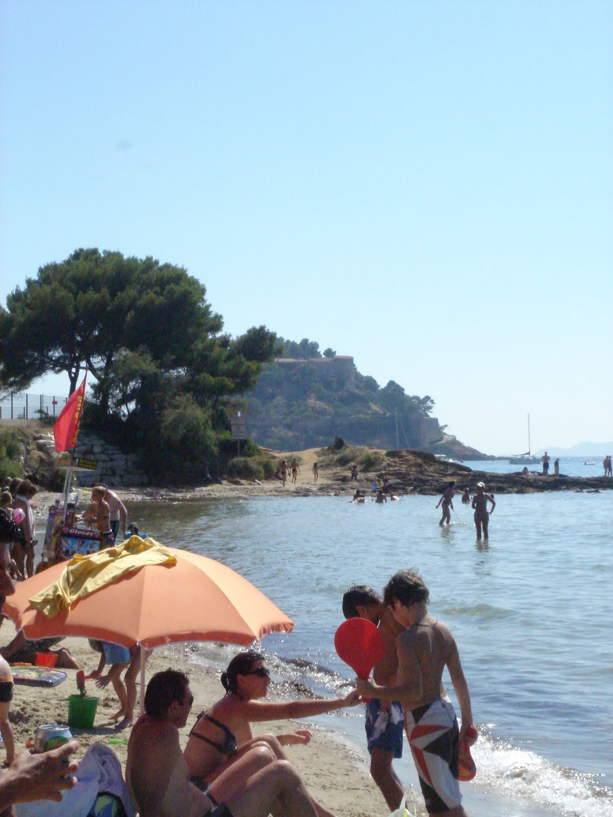 East meets West: La Plage de Cabasson, Bormes-les-Mimosas East meets West: La Plage de Cabasson, Bormes-les-Mimosas
