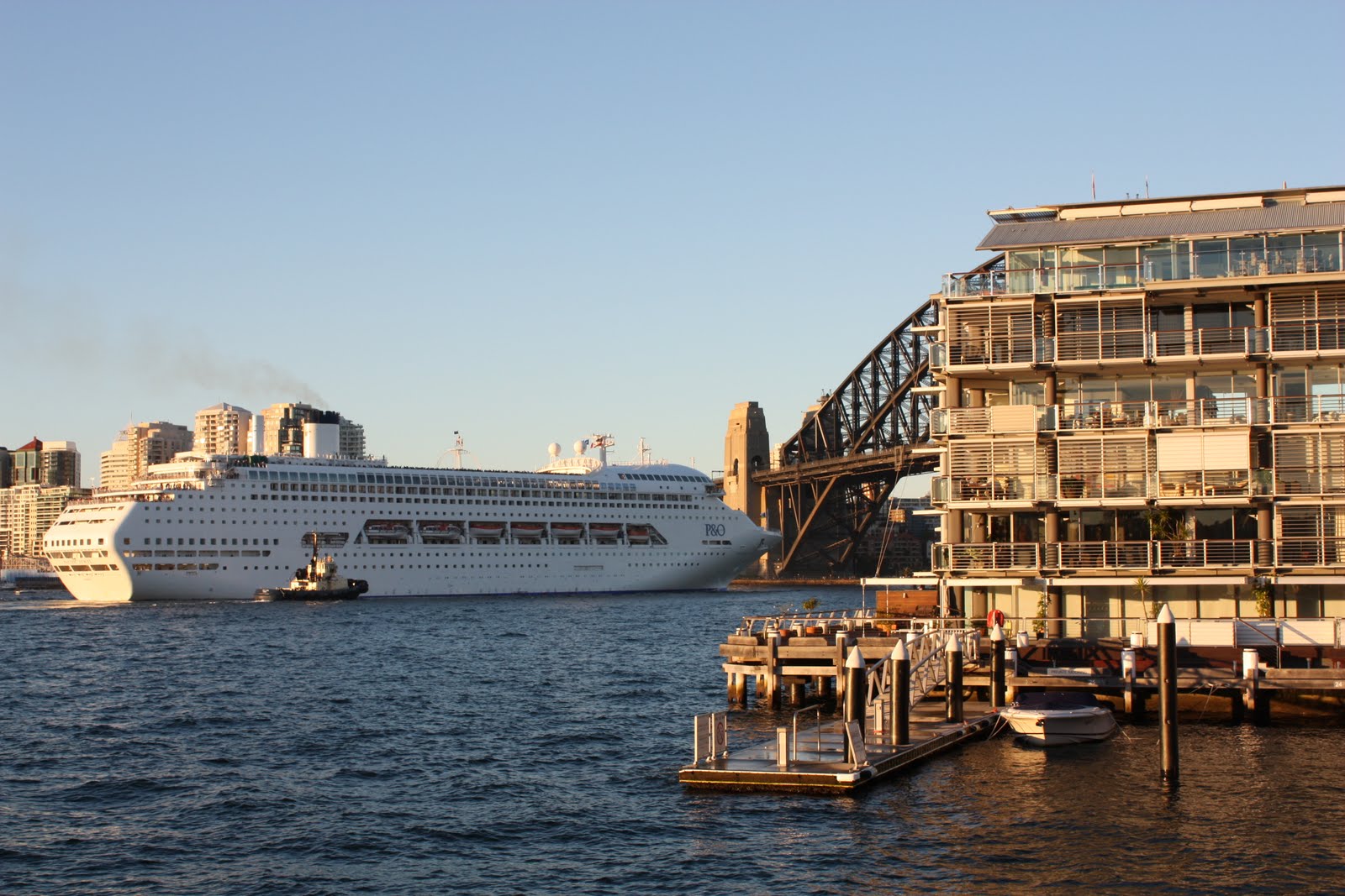 Sydney - City and Suburbs: Sydney Harbour, cruise ship