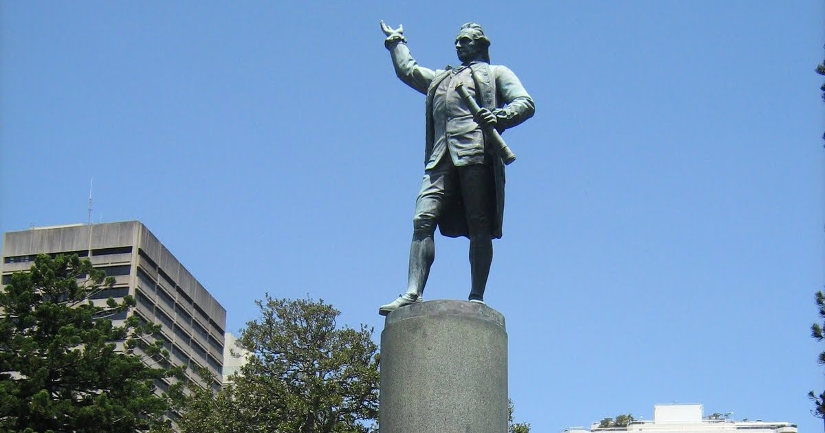 Sydney - City and Suburbs: Hyde Park, statue, Captain Cook