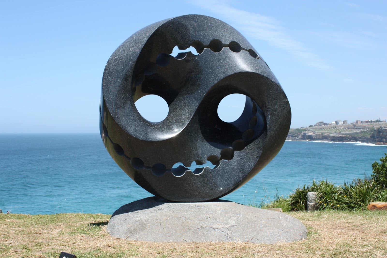 Sydney - City and Suburbs: Tamarama, Sculpture by the Sea
