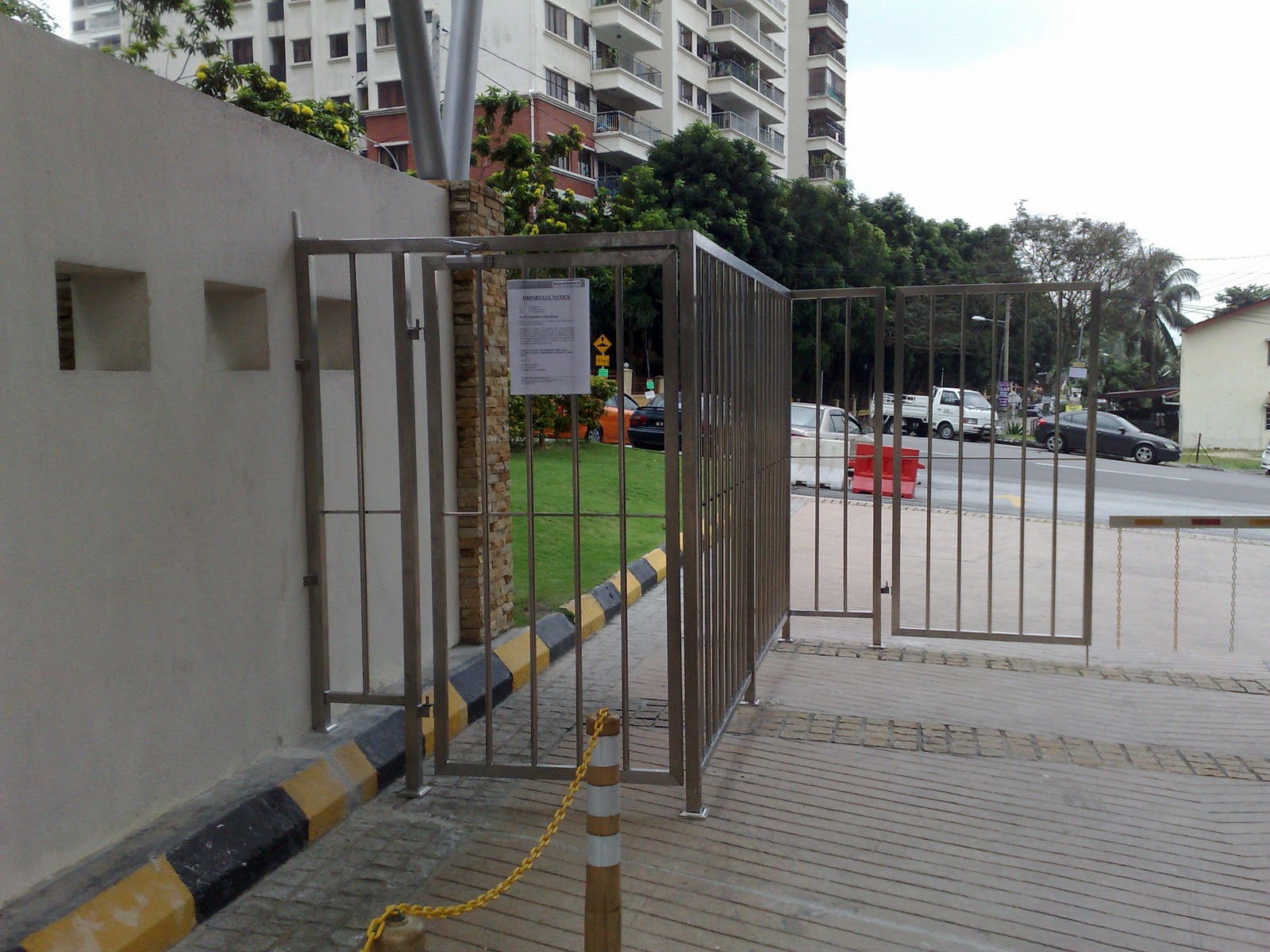 Changkat View Condominium: Pedestrian Walkway Gate at Main entrance
