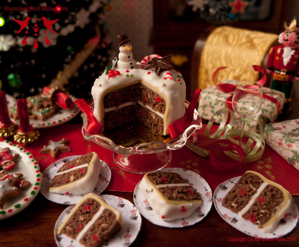 Hummingbird Miniatures: Merry Berry Christmas Cake
