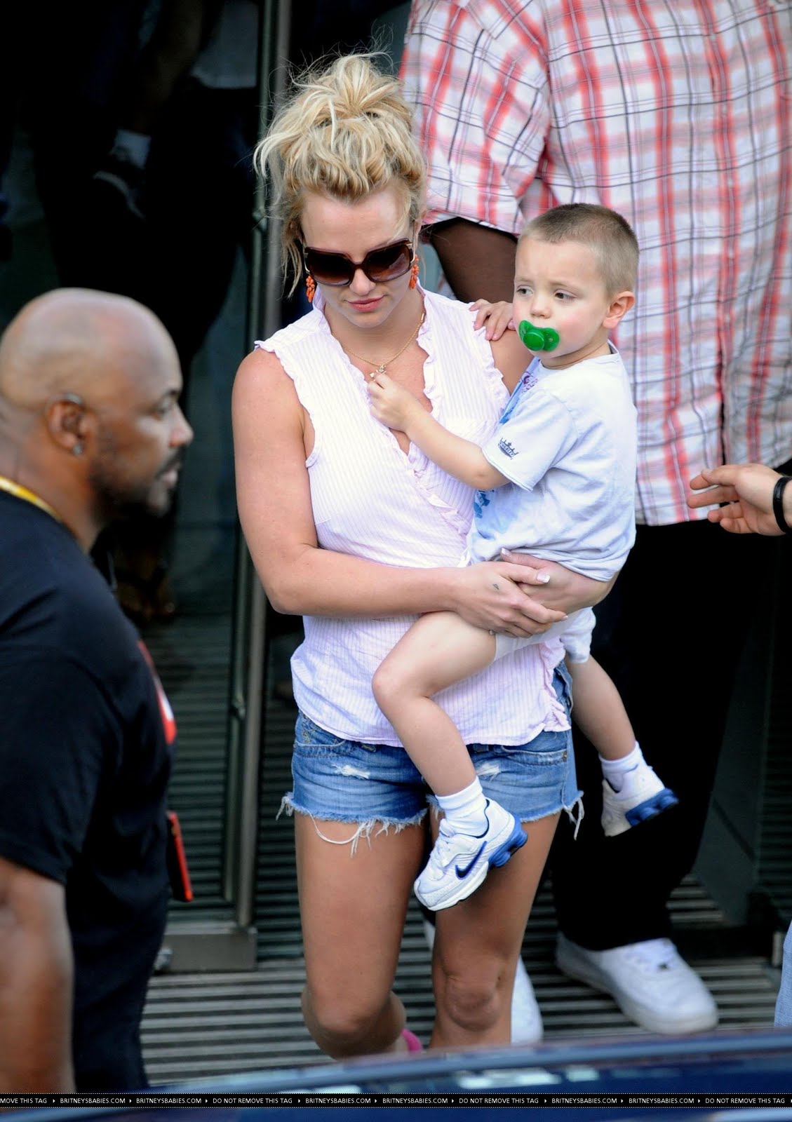 Team Britney Spears: Britney spending time with her family in Sydney Team Britney Spears: Britney spending time with her family in Sydney