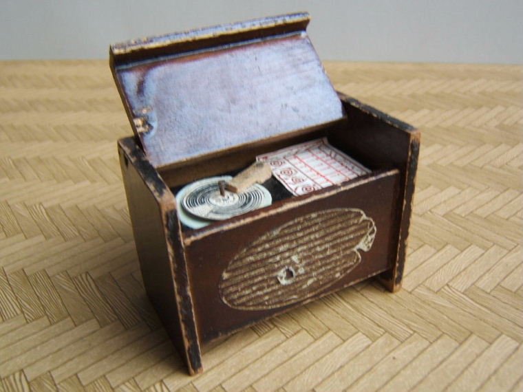 It's a small world: Dol-toi radiograms in Standard Oak finish 1950s