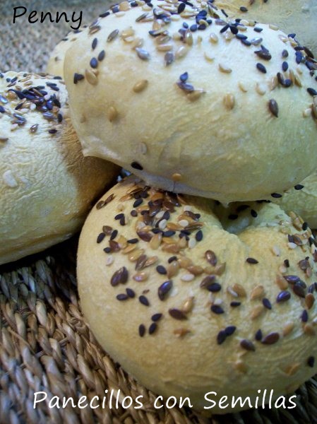 El Rincón de la Mariposa: Panecillos con Semillas