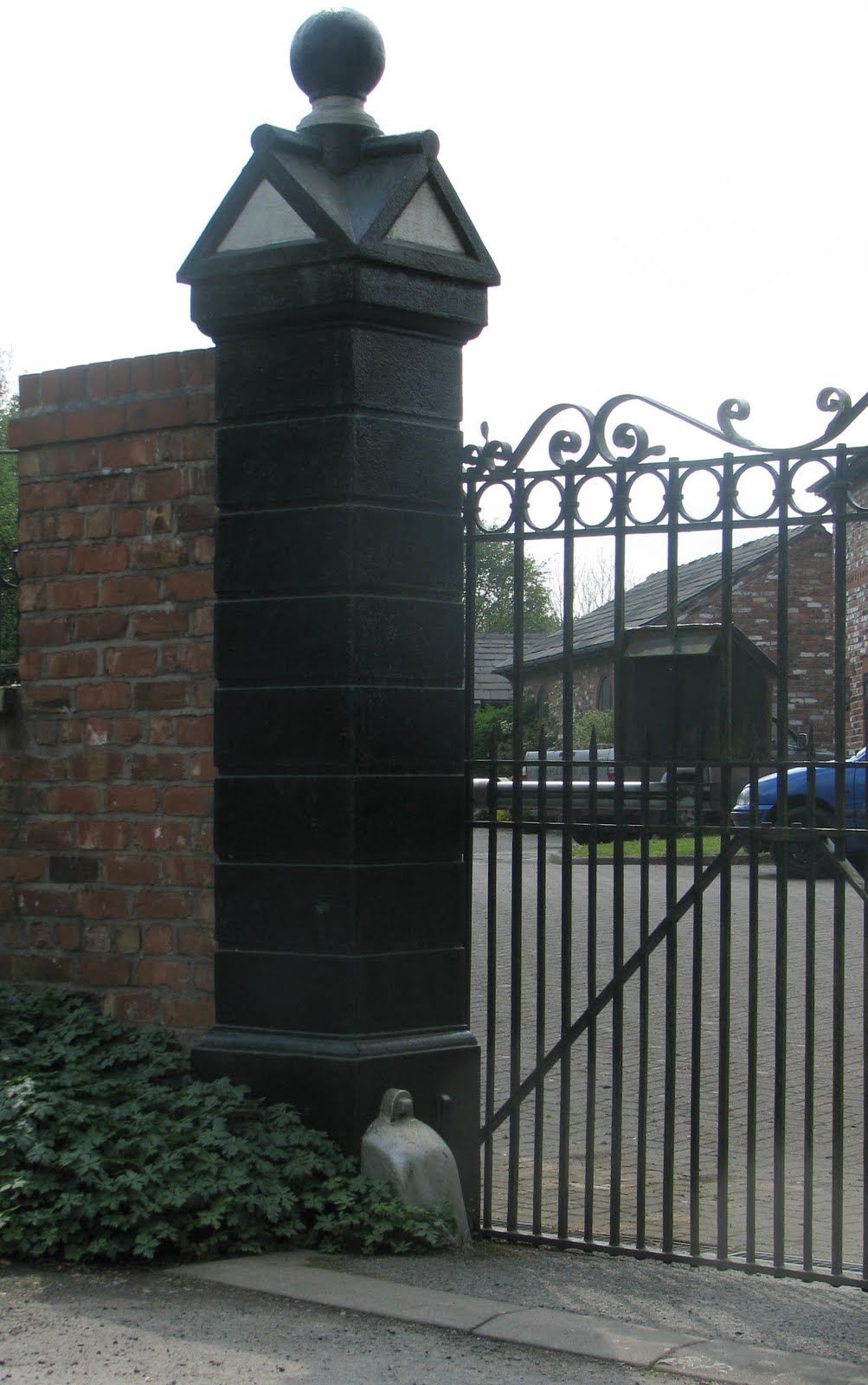 Hyde Cheshire Blog: Gee Cross Mill, Gate Post