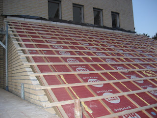 kavel 10, Waterrijk, Meerhoven, Eindhoven: De pannenlatten hangen in ...