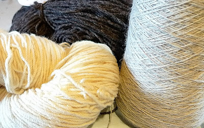 amazed knitter's patterns: Mixing Yarns