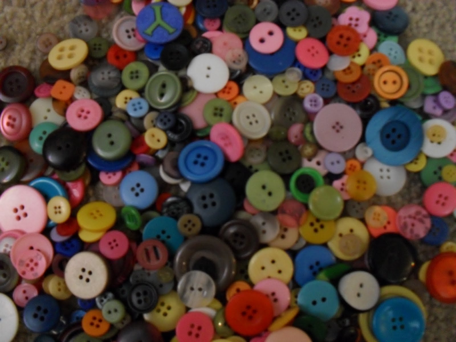 from corvallis with love...: diy decor: button coasters