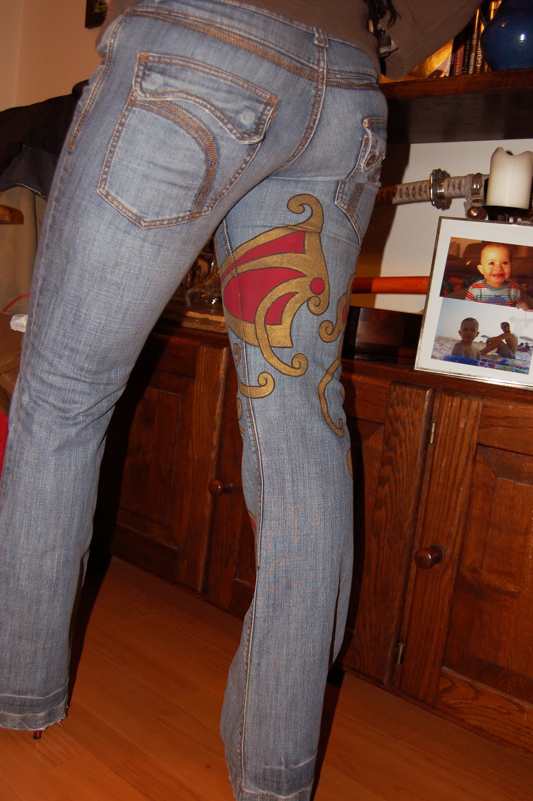 Painted Clothing: Celtic designs in the painted clothes.