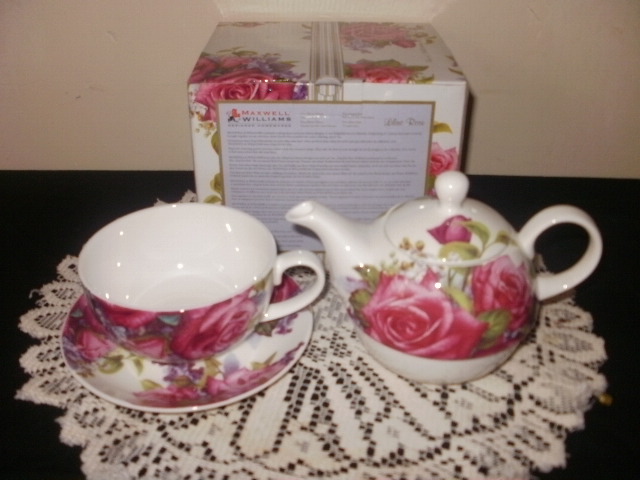 JOMJENGOKJAP: MAXWELL WILLIAMS TEA SET FOR ONE (NEW WITH BOX)