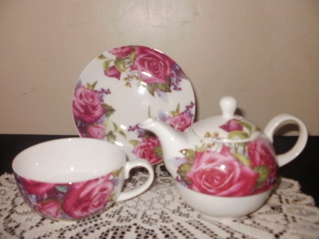 JOMJENGOKJAP: MAXWELL WILLIAMS TEA SET FOR ONE (NEW WITH BOX)