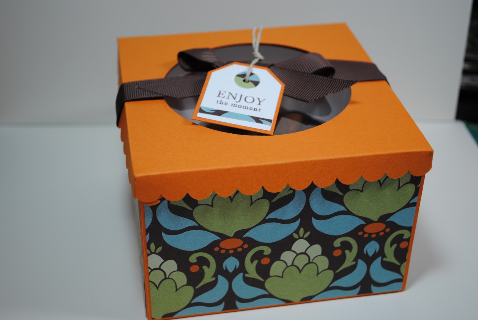 Laura Smith Designs: Mini bundt cake box
