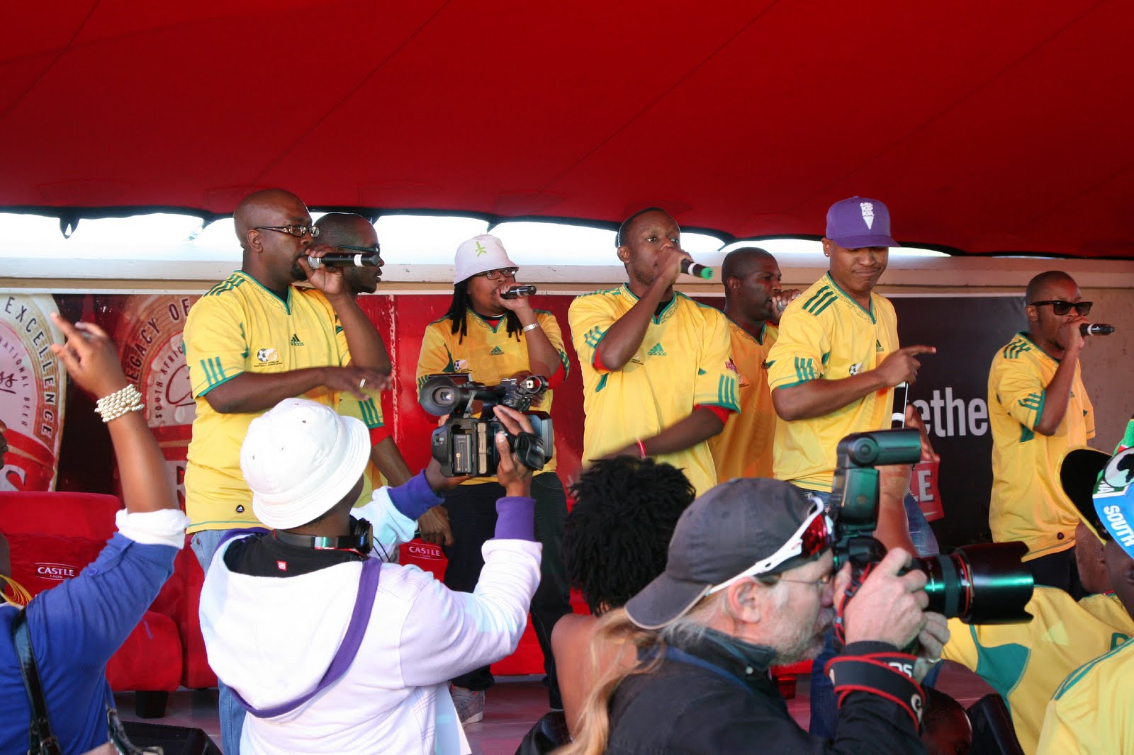 SAB | Castle Lager - Castle Tavern Tour: Bafana send the Castle Super ...