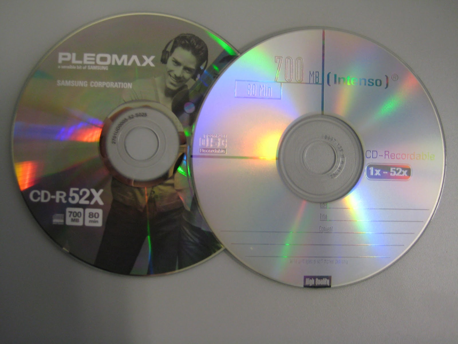 Multimédia: Dispositivos de armazenamento óptico - CD's