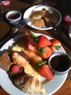 Restaurants-Happy Hours-Food: Palisade's and Salty's Sunday Brunch