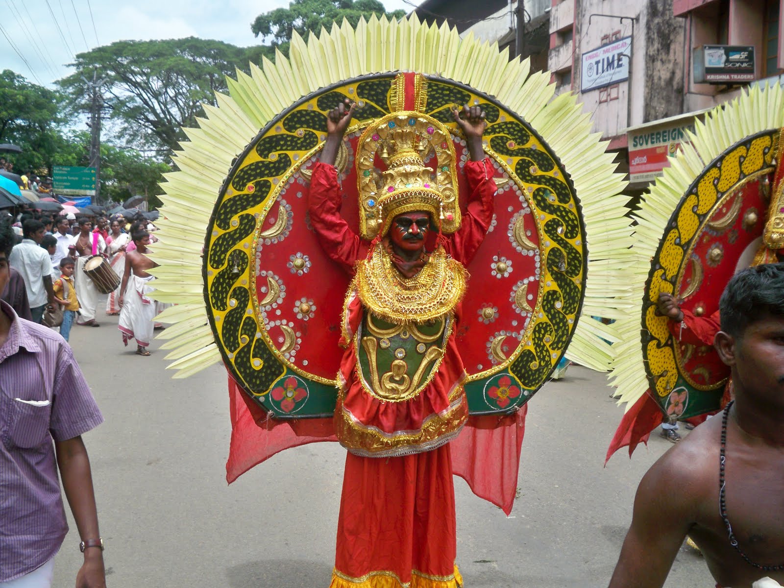 A MAN ON THE MOVE: ATHAM PROCESSION,THRIPUNITHURA--PART TWO