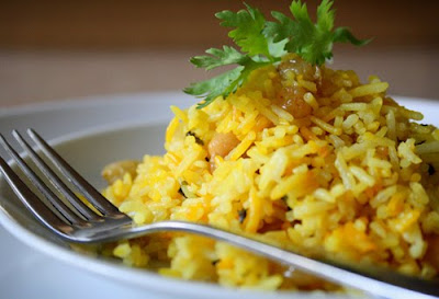 Sri Lankan Kitchen: KAHA BATH (YELLOW RICE)