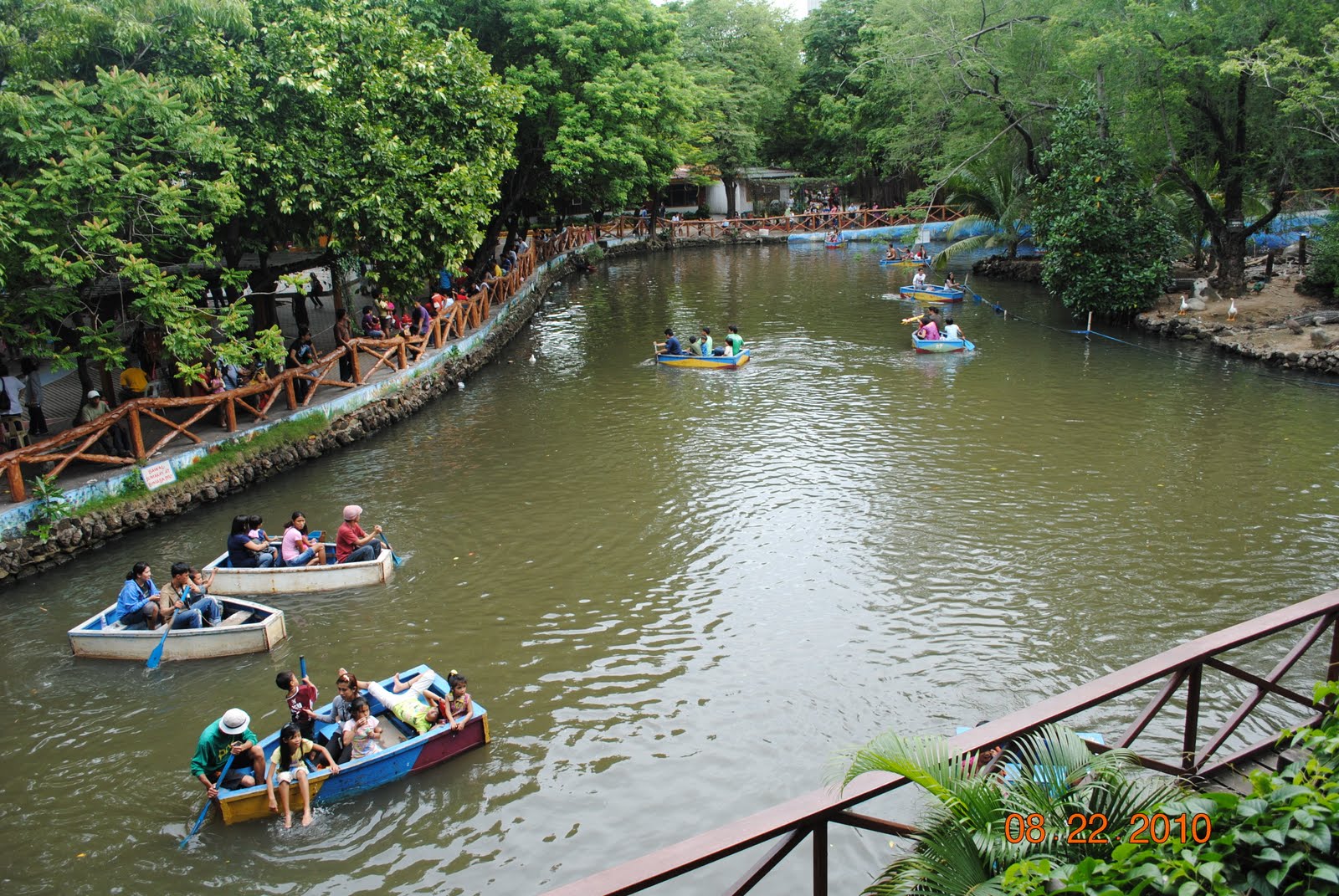 Mga Bulong Sa Likod Nitong MgaLente: Manila Zoo