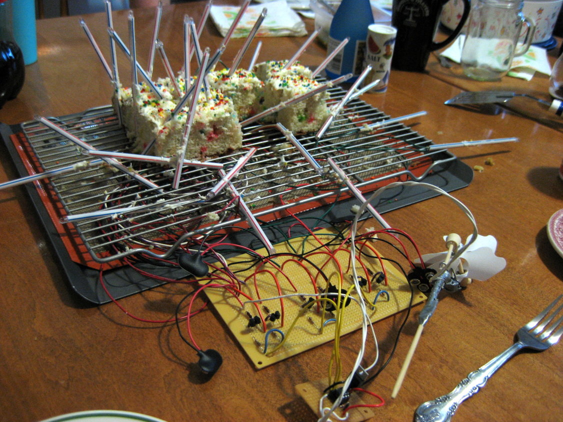 tasty monkey brains: Blue LED-Candle Birthday Cake