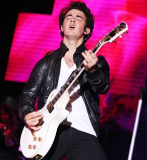 Karen Minami: Jonas Rio: Photos and videos