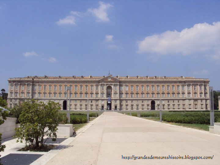 DEMEURES HISTORIQUES: Palais royal de Caserte